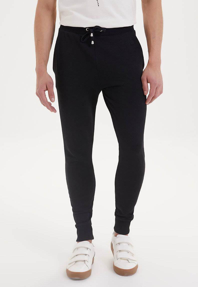 ESSENTIALS JOGGER in Black